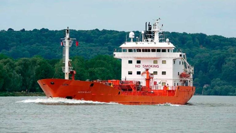 Dutch Spirit, el buque cisterna que abastece de agua potable a la ...