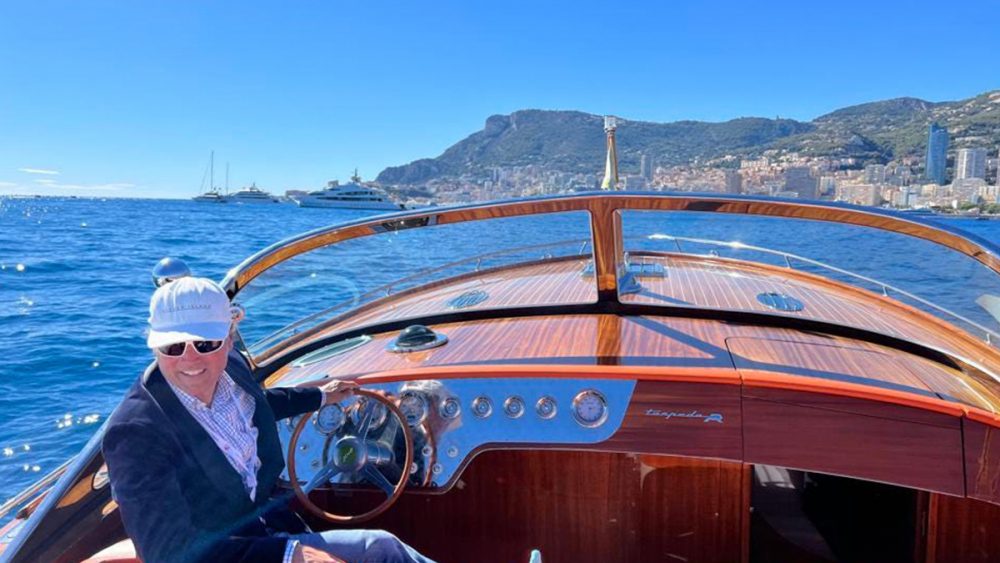 Cómo es navegar en la lancha motora J Craft (y sentirse James Bond ...